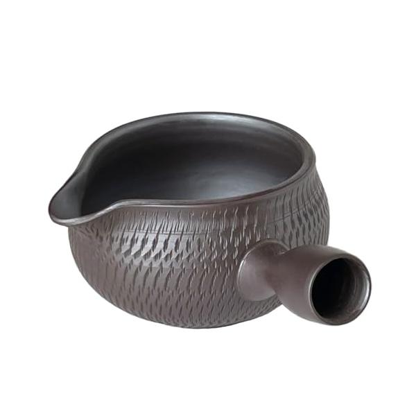 長さ150mm*巾117mm*高さ62mm/容量250ml/材質:陶器/重量:210g/萬古焼(ばんこやき・三重県四日市)萬古(ばんこ)焼の急須職人が作った湯冷まし。萬古焼の陶土、赤土粘土には鉄分が多くお茶が美味しくまろやかになるといわれま...