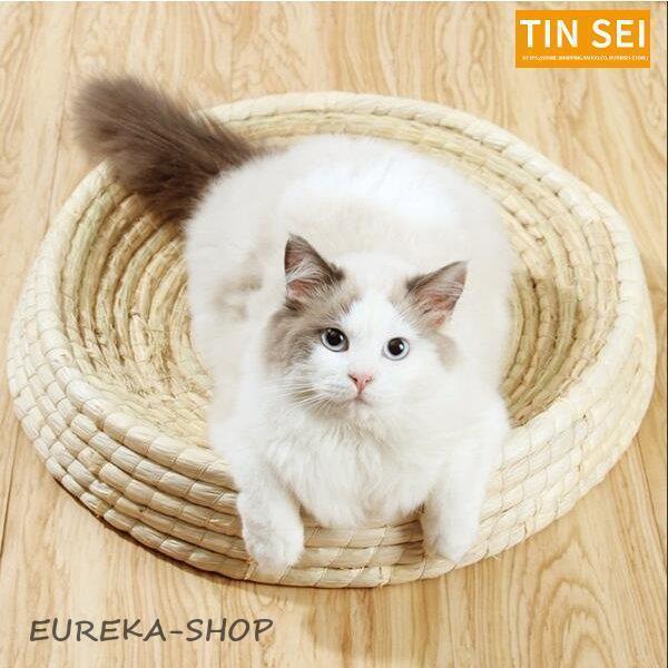涼し気な編み製品のペット用ベッドです。ねこちゃんには嬉しい爪とぎもできるベットです?ナチュラルなカラーとまあるいかわいい形がインテリアにも馴染みますね。【サイズについて】画像をご参照ください【素材について】稲草、トウモロコシの皮ほか