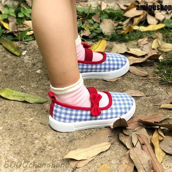 ■のゴムバンド式履かせやすく、自分で履く練習にもなるゴムバンド式の上履きです。お子さんの足にしっかりとフィットし、今までにない快適な履き心地を実現しました。【つま先ゆったり】つま先の形状がゆったりと設計され、足指の成長をさまたげません■洗え...