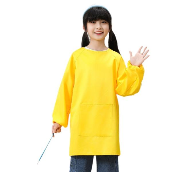 夏用お子様1人でも着替えが楽ちん♪習字や図画工作などの時間に活躍！衣類の汚れ予防に◎撥水加工なのも嬉しいポイントです♪ポケット付きでハンカチなど小物を入れられますよ。【サイズについて】画像をご参照ください。【カラーについて】生産ロットにより...