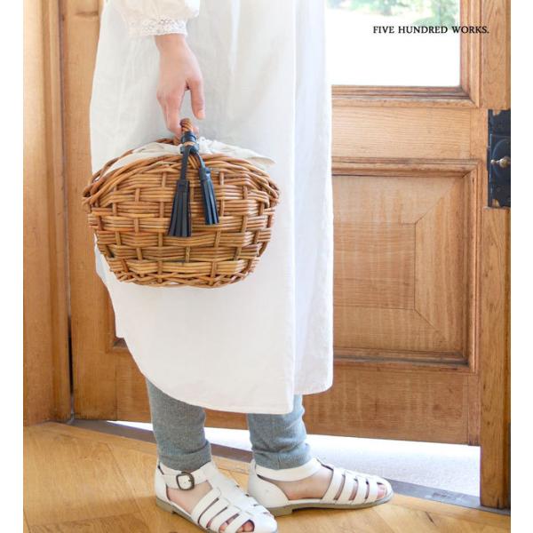 【商品名】THE AROROG アラログ ラウンドシェイプバスケット【商品説明】ヨーロッパのアンティークデザインを思わせる風合い豊かな皮つきラタンバスケット。普段使いやすい、丸型のカゴバッグでバッグパーツを合わせてお使い頂くとより一層、おし...