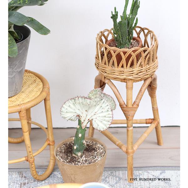 【商品名】JUGLAS ユグラ フラワースタンドS【商品説明】ヴィンテージデザインの フラワースタンド。すべて天然素材で作られているアイテムです。手の込んだデザインで、植物を置いてディスプレイするだけで、絵になる空間になります。手の込んだラ...