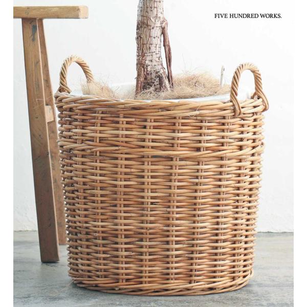 【商品名】アラログ プランターバスケット 10号鉢用【商品説明】丈夫なラタン素材で出来たプランターカバー。取手付きで持ち運びも楽々♪ラタンは他の自然素材に比べて湿気に強く水まわりでの使用に適しています。プランターのほか、掃除道具を入れたりラ...