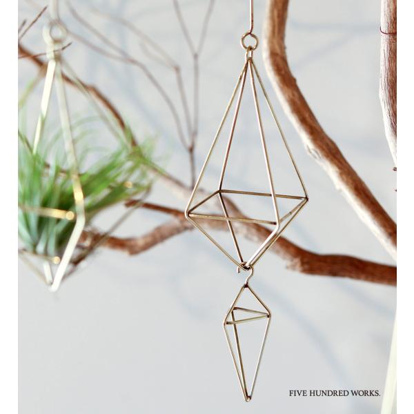 【商品名】in bloom（インブルーム）ダイヤオーナメント 2連【商品説明】お部屋のアクセントに。インブルームの2連ダイヤオーナメント。上品なゴールド仕上げのアイアン。主張しすぎない細めのラインで、さりげなく空間をおしゃれに演出してくれま...