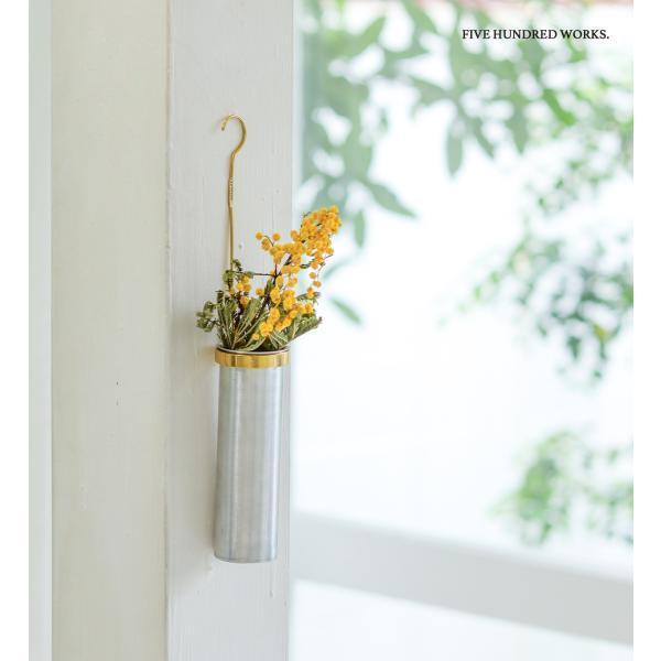 【商品名】in bloom（インブルーム）ブラス＆アルミシリンダーベース Sサイズ【商品説明】ブラスとアルミを組み合わせたフラワーベース。 アルミのクールな表情とブラス(真鍮)の温かみが 大人っぽく、どんなインテリアにも馴染みます。 フレー...