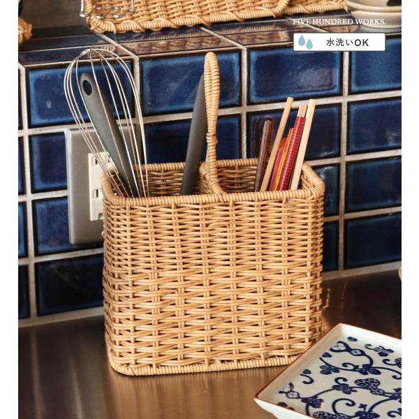 【商品名】UTILE NAIR (ユティル ナイール) ツールスタンド【商品説明】おたまやトング、菜箸などよく使う調理ツールをサッと取り出せるスタンドです。天然素材のようなナチュラルなPPラタン製。水に強い素材なので汚れても水で洗うことがで...