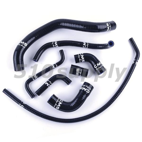 商品内容 　CMS製 　ラジエターホースセット特徴 　耐熱温度：-60F度〜500F度 　通常最大耐圧力：1,700kPa 　材質：高品質シリコン 　構造：3層構造 　厚さ：4.5mm 　カラー：ブラック 　ブランドロゴ入り 　※商品によっ...