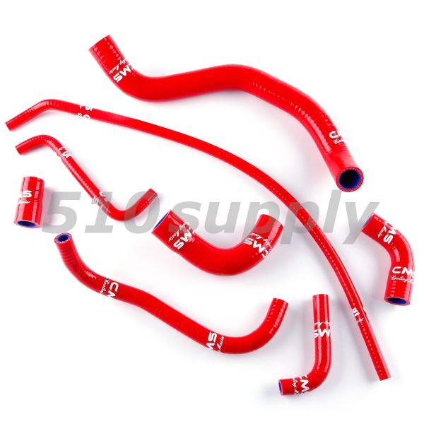 商品内容 　CMS製 　ラジエターホースセット特徴 　耐熱温度：-60F度〜500F度 　通常最大耐圧力：1,700kPa 　材質：高品質シリコン 　構造：3層構造 　厚さ：4.5mm 　カラー：レッド 　ブランドロゴ入り 　※商品によって...