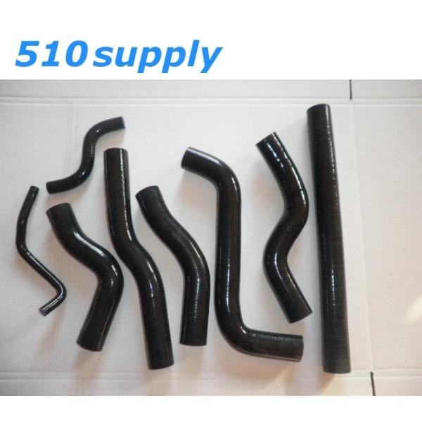 商品内容 　GPI製 　ラジエターホースセット特徴 　耐熱温度：-60F度〜500F度 　通常最大耐圧力：1,700kPa 　材質：高品質シリコン 　構造：3層構造 　厚さ：4.5mm 　カラー：ブラック 　ブランドロゴ入り 　※商品によっ...