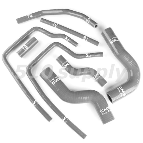 商品内容 　CMS製 　ラジエターホースセット特徴 　耐熱温度：-60F度〜500F度 　通常最大耐圧力：1,700kPa 　材質：高品質シリコン 　構造：3層構造 　厚さ：4.5mm 　カラー：ブラック 　ブランドロゴ入り 　※商品によっ...