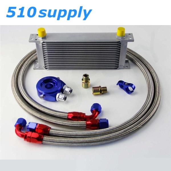 商品説明 　CSKS製 　汎用オイルクーラー 　type1特徴 　コア段数：16 　コア部サイズ：縦11.7cm/幅29.3cm/奥行5.1cm 　全体サイズ：縦14.2cm/幅33.0cm/奥行5.1cm 　ホース材質：ステンメッシュ 　...