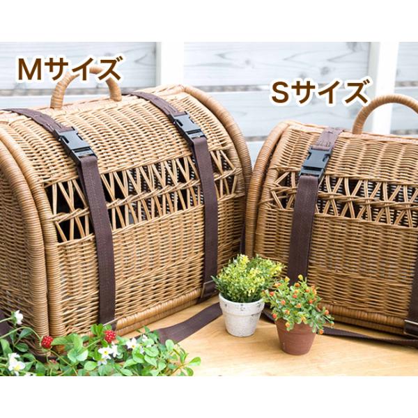 このキャリーに関しては、ベッドにもなる、そしてキャリーにもなるという事が一番のポイント！そしてその魅力的な素材と形でございますね。こういった籐(ラタン)のキャリーは今までにもありましたが、あまり頑丈そうなのはなくって、蓋もしっかり止まってい...