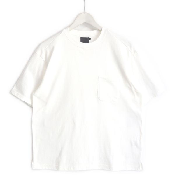 【発売日：2025年04月30日】複雑な編み目とデザイン性の高いニットウェアが評判のcomm. arch.。コレクションの自信作が「88/12 コットン×レーヨン S/S Tee」です。