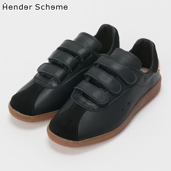 【発売日：2025年03月05日】「Hender Scheme / エンダースキーマ | tim / smooth - Black」3連ストラップが特徴的なトレーナー timをはっ水加工を施したスムースカウレザーでアップデート。スニーカーで...
