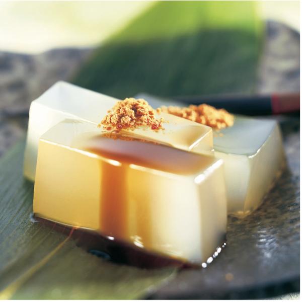 鎌倉時代より続く旧家の味を現代の技で再現しました。濃厚な黒蜜に香ばしいきな粉とほろ苦さが相性ぴったりの抹茶きな粉のセット。■配送不可地域：離島は配送不可■温度帯：常温■原材料名／食品添加物：吉野の葛餅：葛餅(砂糖、本葛粉(吉野本葛)、増粘多...