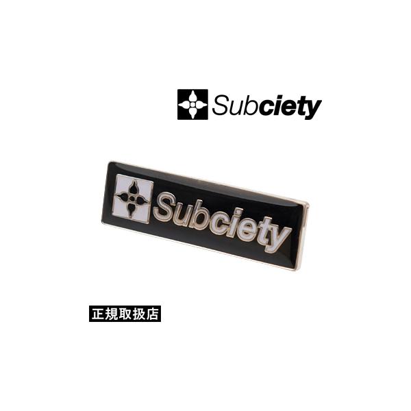 Subciety サブサエティ 正規取扱店バッグや帽子、ジャケットのフラワーホル等あらゆるアイテムに付けてオリジナル感を出すことが来るピンバッジ。「THE BASE」を象ったアイテムは、ブランド初のリース。■　サイズ　■ONE SIZE　（...