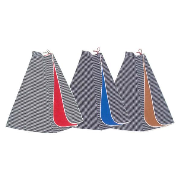 ●袷せ道中合羽の品質●　　表：レーヨン１００％　　裏：アクリル１００％●サイズ●　　長さ約１１０ｃｍ※道中合羽以外の、股旅用着物・帯・刀・三度笠・手甲・股引・脚絆・わらじ・わらじ掛けなどの小物はついておりません※※柄の出方が１点１点異なりま...
