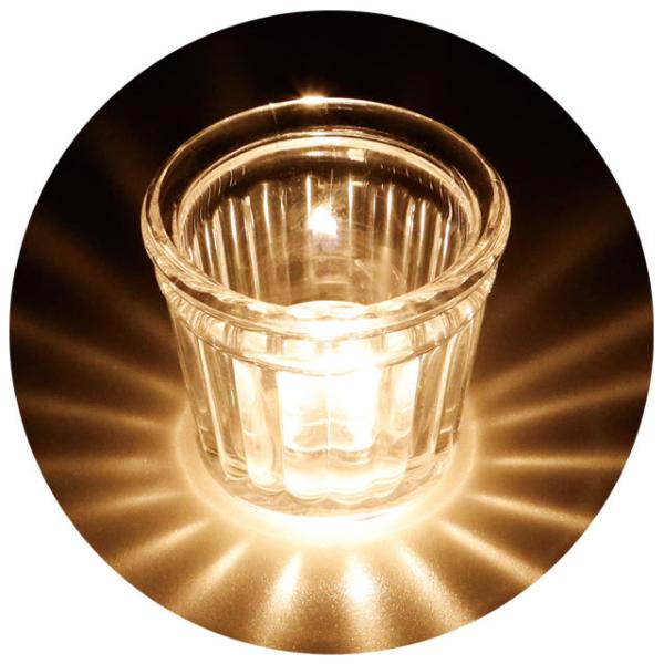 炎本来のあかりを楽しむのに最適なクリアガラスホルダーの フルーティッドグラス。グラスを通して映るキャンドルの灯りが特徴的なガラス製キャンドルホルダー。