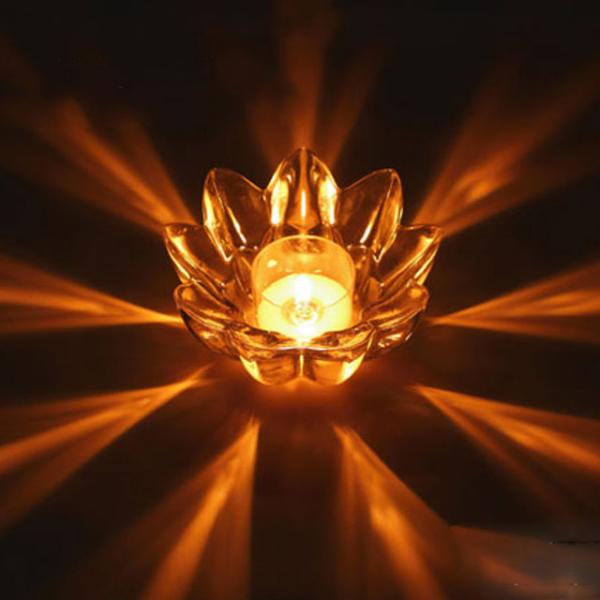 睡蓮がモチーフ。清楚で華やかなあかりを演出してくれる キャンドルグラス「ウォーターリリー」。幻想的な煌めきは、お部屋をいつもと違う空間に変えてくれます。