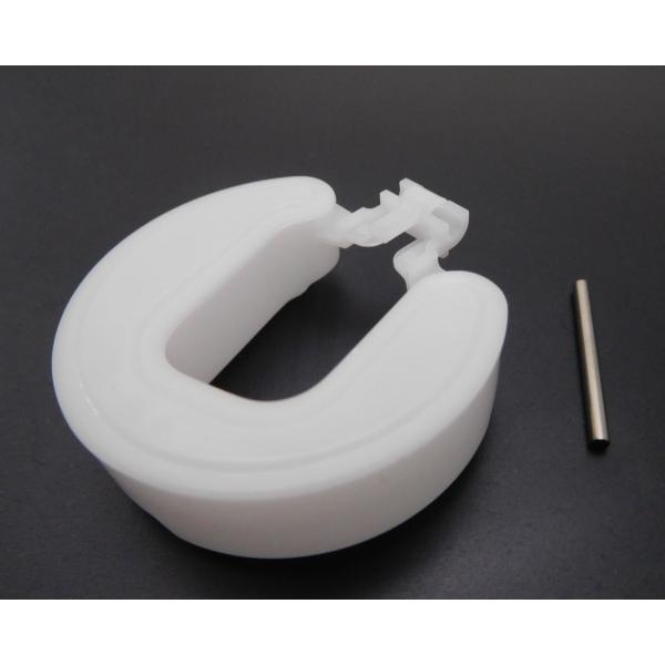 スーパーカブ系用キャブレターフロートになります。エンジンオイルにガソリンが混入する、燃費が急激に悪化したなどの場合に疑うべき部品です。フロートはキャブレター内部でガソリンに浮かんでいる部品です。フロートに傷や劣化によってガソリンが染み込みキ...