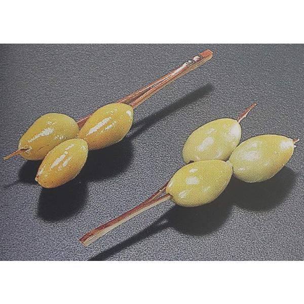 松葉串8cmにムキ銀杏を３個刺してあります。大変丁寧な仕事がしてあります。単価： 1,540円/50串（税別） 受注最小ロット： 30,800円/50串x20P（税別） 生(原)産地： 中国 賞味期限： 約半年（冷凍） 解凍方法： 自然解凍...