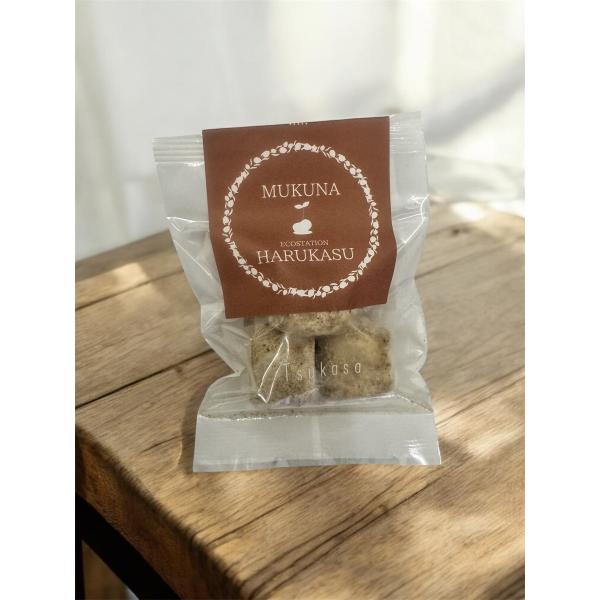 令和6年12月に収穫したものをパウダー状に加工し、クッキーにしました！使用しているムクナ豆は自然栽培で育てています。（エコステーションはるかすは自然栽培パーティに参加しています！ムクナ豆には幸せホルモンといわれるドーパミンのもとL-DOPA...