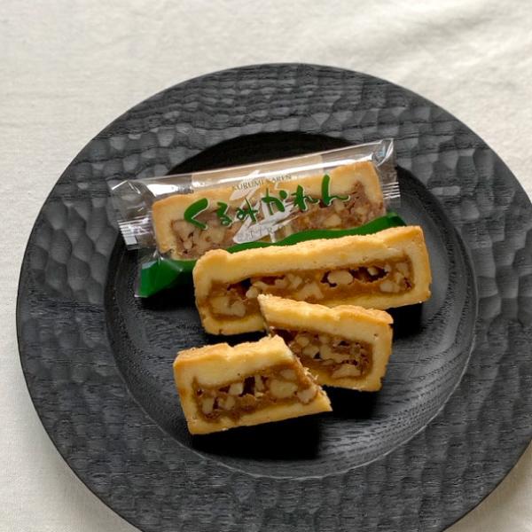 地元産の材料でつくられた 信州蓼科のオリジナル菓子●信州の自然の恵みとおもむきをたっぷりつめこんだ銘菓全国菓子大博覧会金賞受賞商品で、地元では定番のお土産品としても人気。くるみたっぷりのヌガー生地をフレッシュバターで仕込んだクッキー生地で焼...