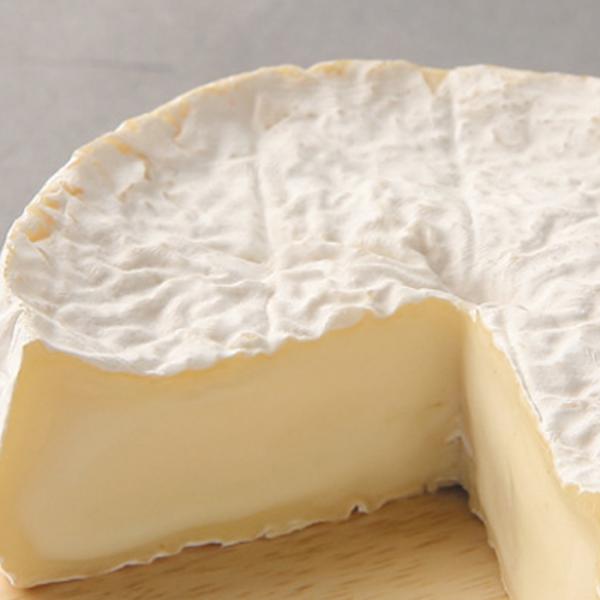 【商品名】ナチュラルチーズ　カマンベールはやきたチーズ【内容量】１２５ｇ×5個【原材料】生乳、食塩【アレルギー品目】牛乳【賞味期限】到着後３０日ほど【保存方法】直射日光、高温多湿を避け１０℃以下で保存して下さい