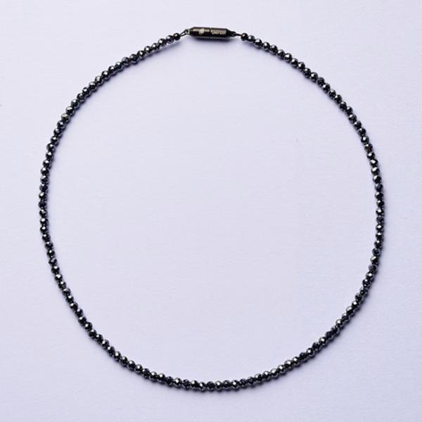 UNrust UN-101BM Luminous-ルミナス ネックレス ブラック Mサイズ 47cm____●圧倒的ラグジュアリー感__繊細にカットされた磁石が、宝石のように“輝く”Luminous（ルミナス）。まるで高級ジュエリーのような...