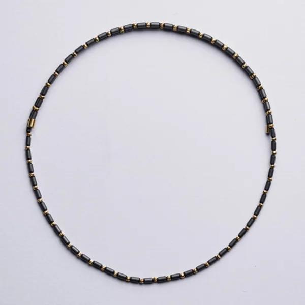 UNrust UN-201G Lucis-ルーキスネックレス ゴールド 70cm____●自由自在な装着感と美しいコントラスト__フェライト永久磁石とビーズのコントラストが際立つデザイン。ラグジュアリーな雰囲気が、自信をさらに高め、ワンラン...