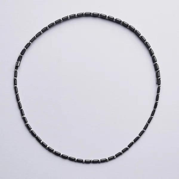 UNrust UN-201S Lucis-ルーキスネックレス シルバー 70cm____●自由自在な装着感と美しいコントラスト__フェライト永久磁石とビーズのコントラストが際立つデザイン。ラグジュアリーな雰囲気が、自信をさらに高め、ワンラン...