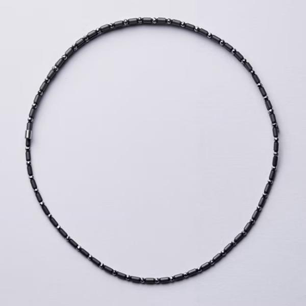 UNrust UN-201T Lucis-ルーキスネックレス テラヘルツ 70cm____●自由自在な装着感と美しいコントラスト__フェライト永久磁石とビーズのコントラストが際立つデザイン。ラグジュアリーな雰囲気が、自信をさらに高め、ワンラ...