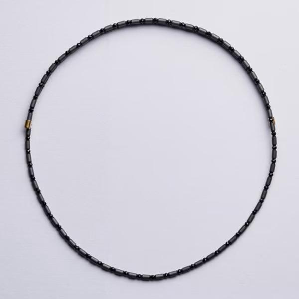 UNrust UN-201BG Lucis-ルーキスネックレス オニキス・ゴールド 70cm____●自由自在な装着感と美しいコントラスト__フェライト永久磁石とビーズのコントラストが際立つデザイン。ラグジュアリーな雰囲気が、自信をさらに高...