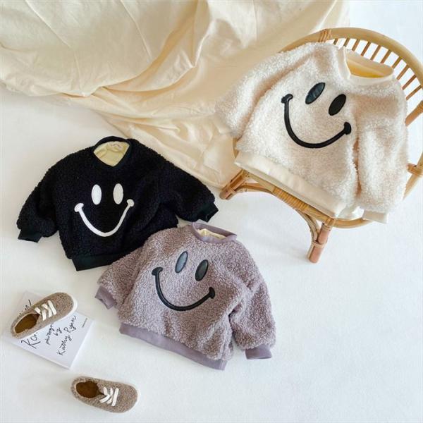 超厚手の生地になってるため、防寒抜群！！フロントにキュートなにこちゃん。オーバーサイズで今っぽいコーデに最適！シンプルなデザインでデイリーコーデにぴったりなアイテムです。【カラー】パープル/ブラック/ホワイト【サイズ】80cm/90cm/1...