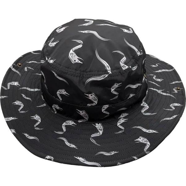 デザイン: タチウオカラー:ブラックサイズ: フリー (ドローコードによるサイズ調整可能: 57cm〜60cm) / つばの長さ: 7cm / 素材: ポリエステル 100%スペック:「撥水加工 (水しぶき・雨を弾く)」「つばの角度調整可能...