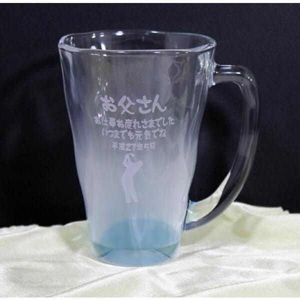 サイズ：直径92　高さ131　最大径120　容量390ml　日本製お名前や心を込めたメッセージ記念日イラストを彫刻したオリジナルのビアジョッキを作製します。赤い化粧箱と包装紙でラッピングできますので還暦祝いにもおすすめです！グラス内側に施さ...