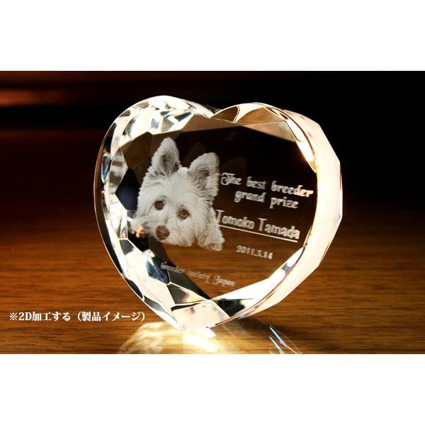 この商品は、納期を2週間以上いただいております。クリスタルに、ペットの写真と文字をレーザー彫刻します。彫刻部分は白っぽいすりガラスのようになります。カラー印刷をご希望の場合は、「https://store.shopping.yahoo.co...