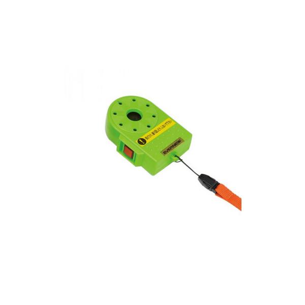 口で吹かずに本体に付いているボタンを押すだけで強烈なホイッスル音が得られます。