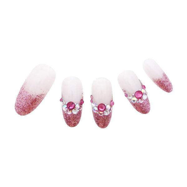 歴代の人気デザインをもとに、長さや形など2016年版のアレンジを加えてerikonailの魅力を改めてお楽しみいただけるネイルチップです。