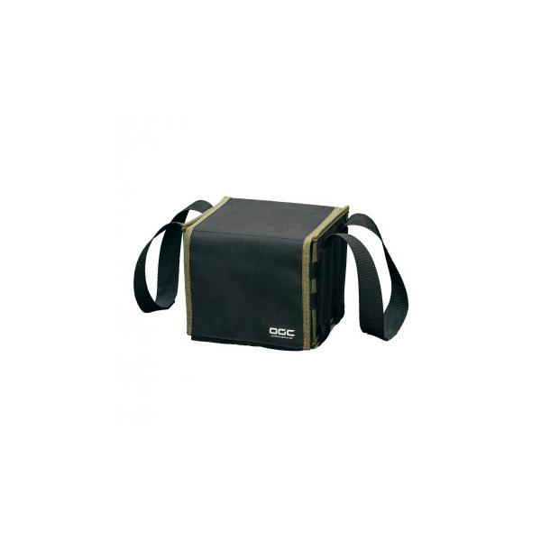 ケーブルやアウトドアギアの収納に便利なメッシュポケット付きです。使用するバッテリーサイズに合わせてベルトを調整できます。