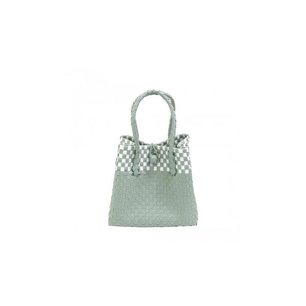 使い勝手抜群なパサールバッグ。深型バッグで見た目以上にたくさん入って、ボタンで留められるので中身の飛び出しを防いでくれます。ちょっとしたお出かけにピッタリな小さめサイズです。PASAR(パサール)はインドネシア語で市場。パサールバッグとは、...