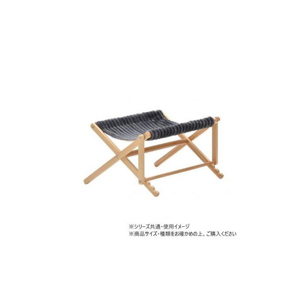折りたたんで持ち運びのできるペット用の簡易ベッドです。カバーは汚れても洗濯可能になっております。
