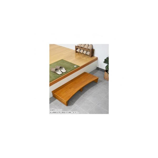 踏み台の表面に溝を掘って、滑りにくい仕様にしています。玄関台の下に靴が最大4足収納できます。ガタつき防止のアジャスター付き。勾配のある玄関でも水平に設置できます。コーナーに2台を組み合わせて使ってもOK。玄関を明るく演出してくれる色合いが魅...