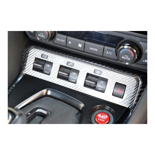 メーカー：RSW　アールエスダブリュー商品：VDCパネル材質：シルバーカーボン（クリアー塗装仕上げ）取付：付属の両面テープにて施工状態：新品未使用■適合車種車種：GT-R型式：R35年式：MY17〜（2016/08〜）■納期こちらは受注生産...