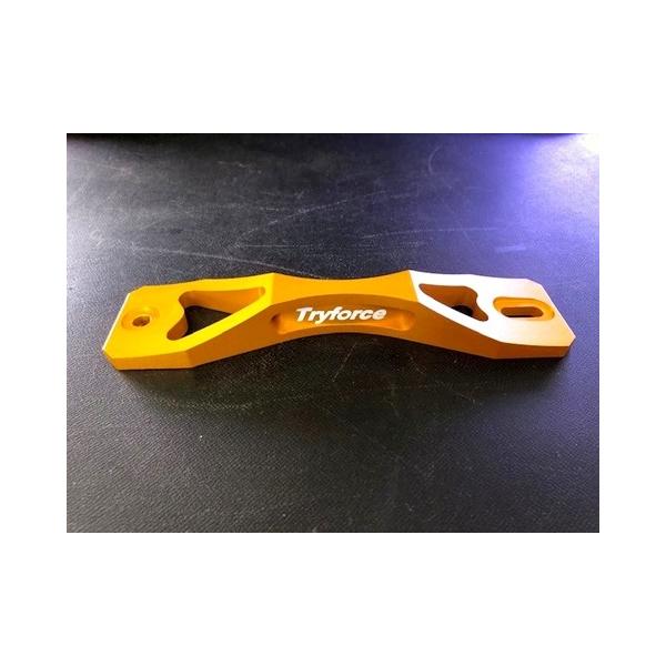 メーカー：トライフォースカンパニー　Tryforce Company商品：バッテリーステー材質：ジュラルミン製ゴールドアルマイト仕上げ品番：150720状態：新品未使用■適合車種車種：ジムニー　JIMNY型式：JB23/JB64/JB74車...