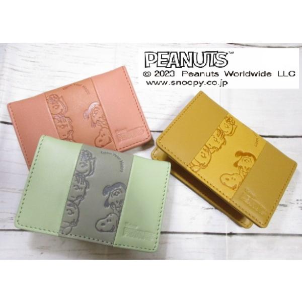 みんながのぞいているOpen Your Heartのビンテージデザインのパスケース。さらったしたソフトなレザー作られており、明るいカラーも特徴です。内側には、カードが3枚収納でき、他にクリアーポケットもございます。裏側にもカード入れがありま...