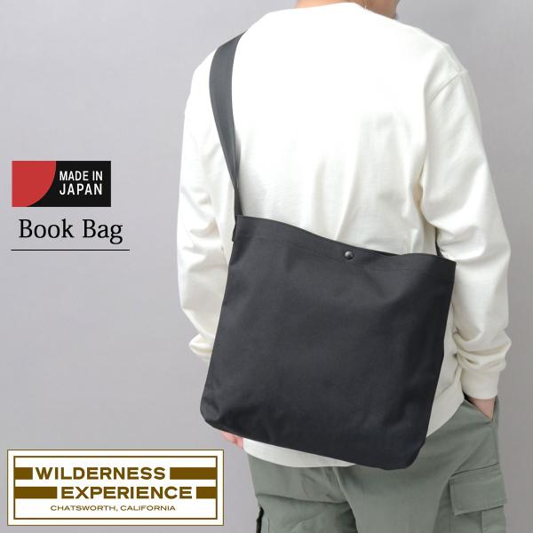 【発売日：2024年01月18日】■商品名BookBag ショルダーバッグ■カラーブラック■サイズ横(上部)：38.0cm横(下部)：30.0cm縦：32.0cmマチ：9.0cmショルダーストラップ：~101.5cm(最長)■素材ポリエステ...