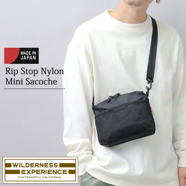 【発売日：2024年01月19日】■商品名SACOSH S ■カラーブラック■サイズ横(上部)：19.0cm横(下部)：19.5cm縦：17.0cmマチ：4.0cmショルダーストラップ：~118.0cm(最長)■素材表地：ナイロン(リップス...