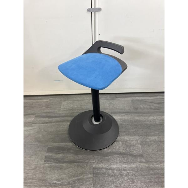 ■管理番号：2200000080045■メーカー：エアリス・マヴマン(Aeris Muvman)■カラー：ブルー /ブルー■シリーズ：エアリス マヴマン/Aeris Muvman ワークスツールアクティブスタンディング＆シッティングチェアA...