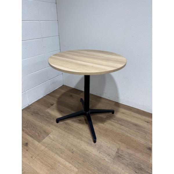 ■管理番号：2200000109461■メーカー：Vitra（ヴィトラ）■カラー：ナチュラル /ライトオーク■シリーズ：ビストロテーブルシリーズ■外形寸法：W796 x D796x H740mm■規格・仕様：デザイナー:ロナン＆エルワン・ブ...